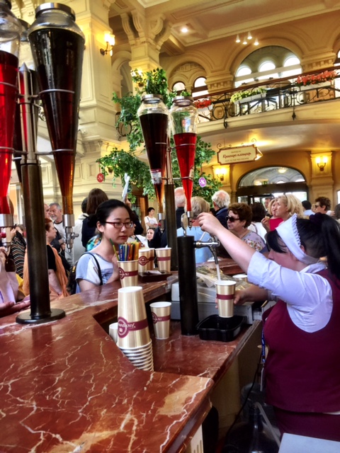 RED SQUARE SHOPPING MALL